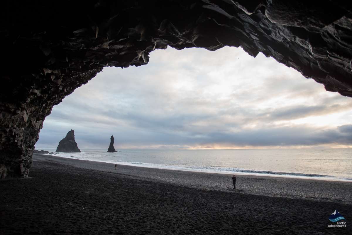 Schwarzer Sandstrand Reynisfjara, Island | Arctic Adventures